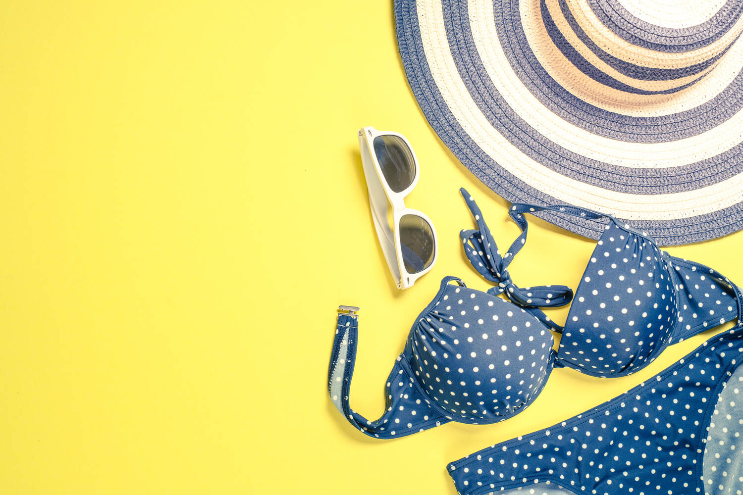 What to Wear to the Beach Over 50: Simply Beachs Top Picks – Simply ...